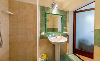 Vila, 2 quartos | Pia do banheiro