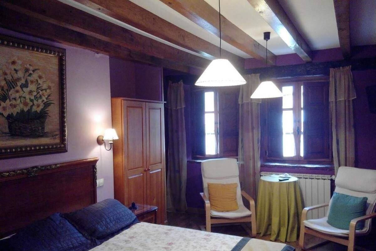 Quarto Duplo | Cofre no quarto, secretária, cortinas/cortinados opacos 