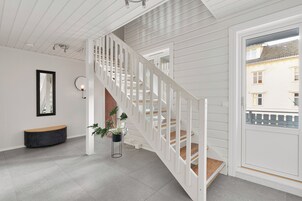 Apartamento superluxo, 4 quartos | Área de estar | TV de tela plana, pisos aquecidos