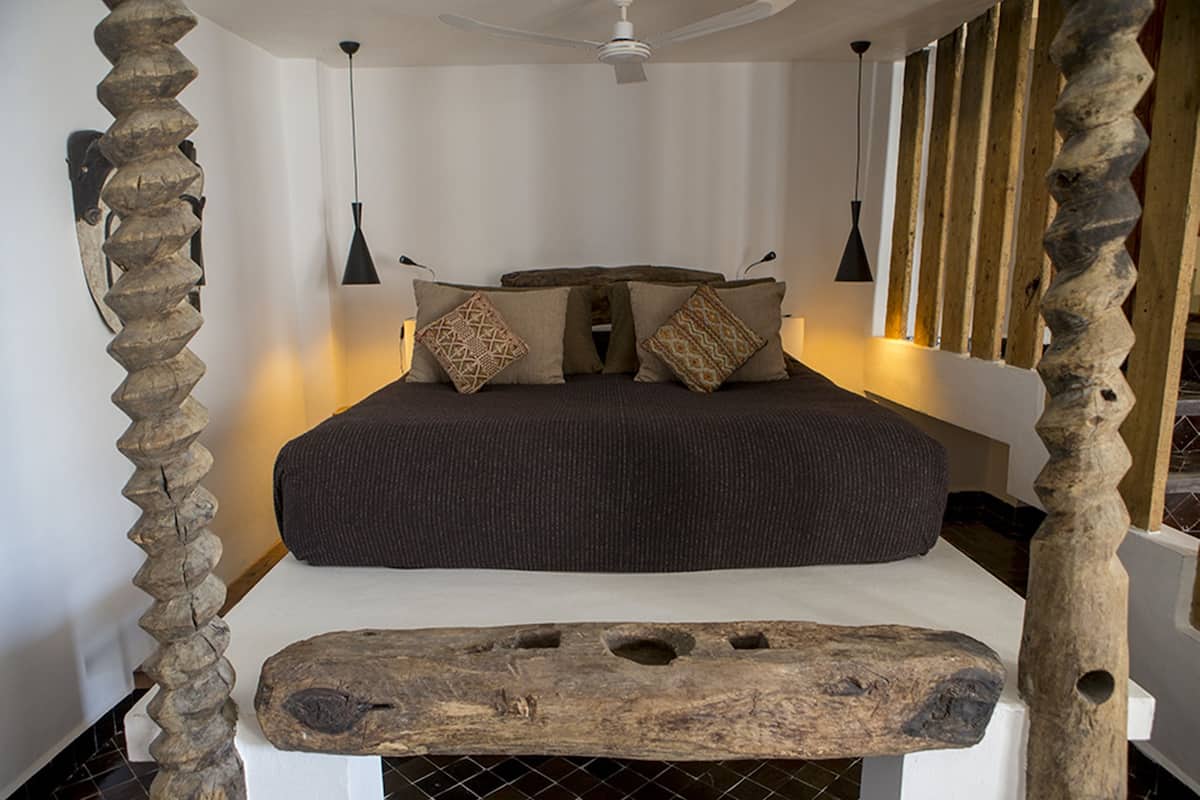 Suíte superluxo, 1 cama Queen, vista para o oceano | Edredons de pluma, cofres nos quartos, escrivaninha, cortinas blackout