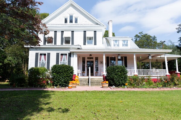 Whole Hearts Bed And Breakfast - Greer, SC