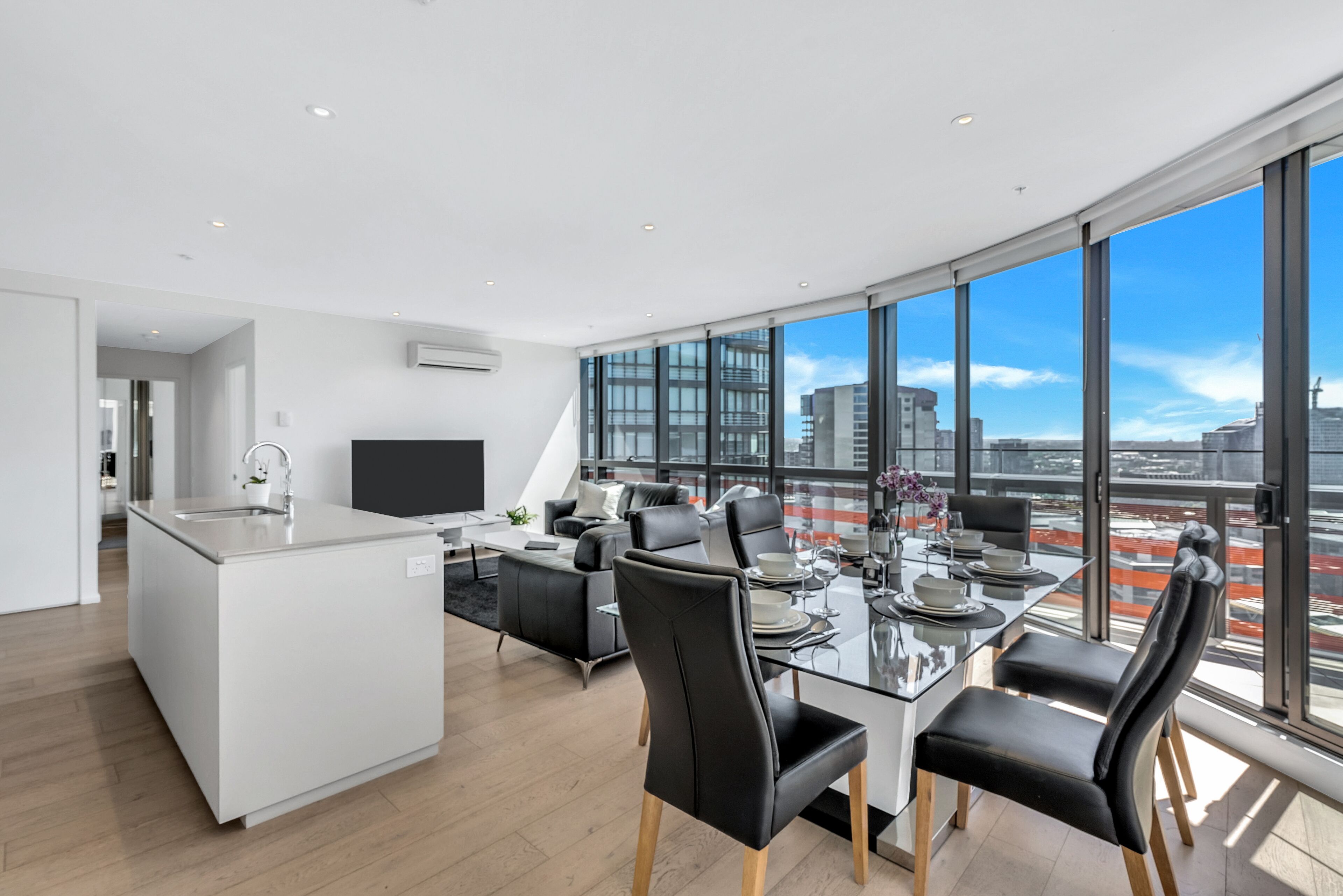 Penthouse Executiva, vista para o porto (Sub Collection Bay) | Sala de estar | Smart TV de 55 polegadas com canais via satélite, Netflix 