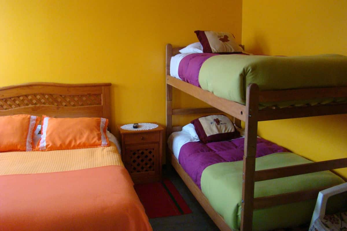 Quarto quádruplo básico, várias camas, banheiro privativo (Hab. Cuadruple (matrimonial+ 2 adic)) | Wi-Fi de cortesia, roupa de cama