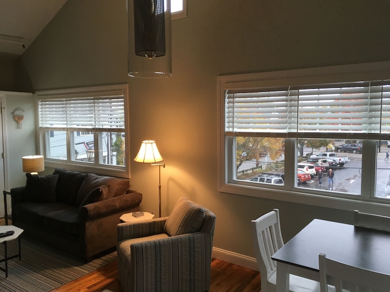 サンシャインコンドミニアムは絶好のロケーション。 私たちのコンドミニアムは岩からのブロックです - コッド岬, MA