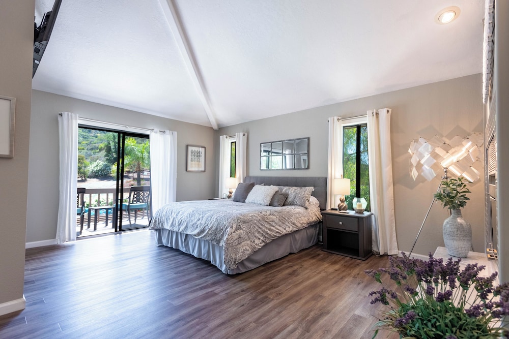 Hermosa Casa Privada De 4 Dormitorios Y 3 Baños Aislada En Las Colinas - Westlake Village, CA