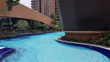 3 piscinas exteriores, guarda-sóis