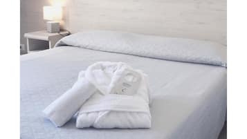 Secretária, cortinas/cortinados opacos, quartos insonorizados