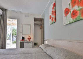 Quarto Duplo, 1 cama queen-size | Minibar, cofre no quarto, secretária, quartos insonorizados 