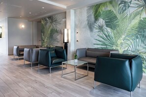 Área de estar no saguão