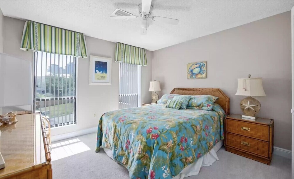 Sound Side Water Views, Privacy And Just Steps From Gulf - Navarre Beach, FL