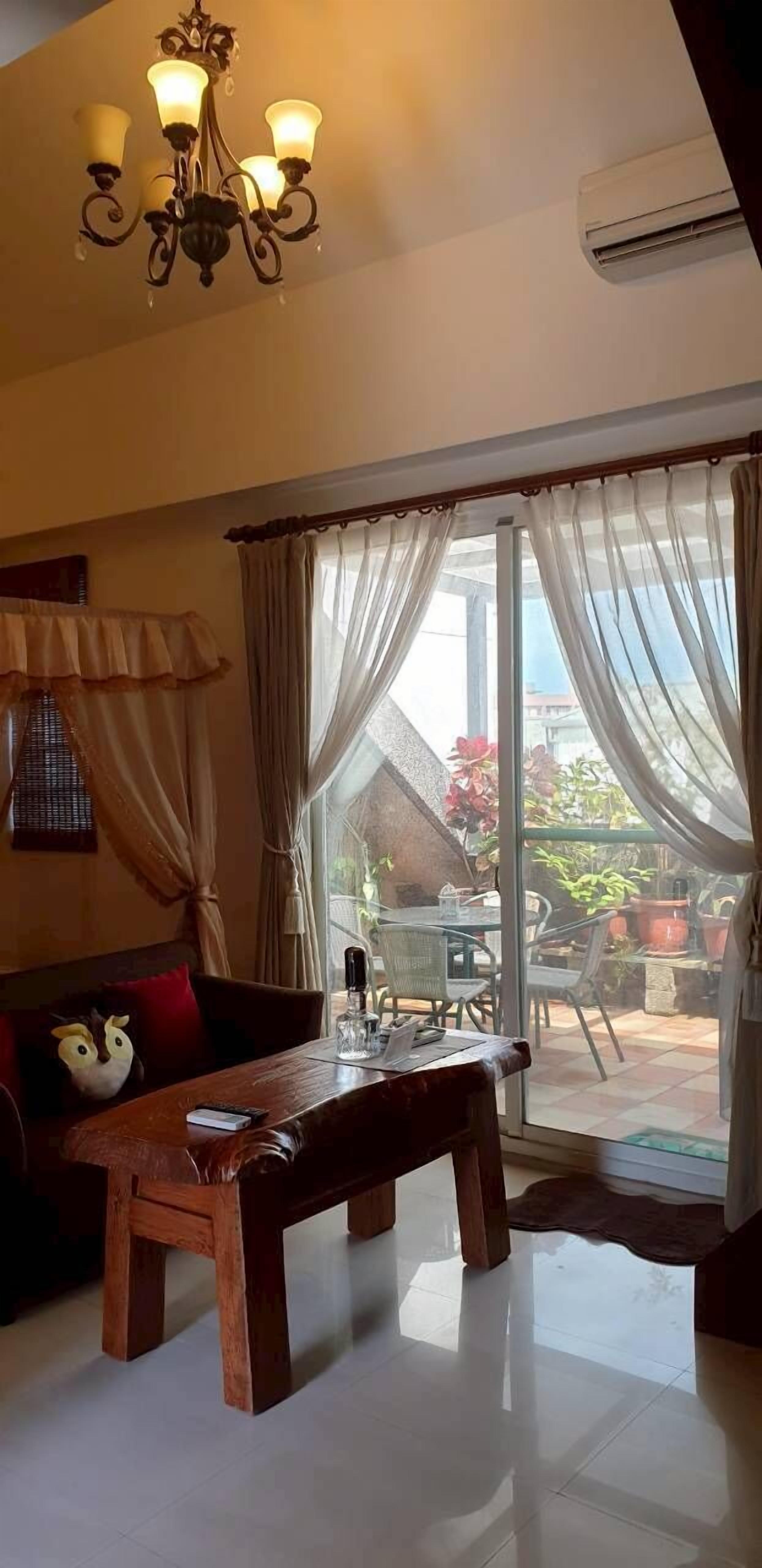 Loft Signature, 2 quartos, não fumadores, pátio | Edredões de penas, cortinas/cortinados opacos, quartos insonorizados 