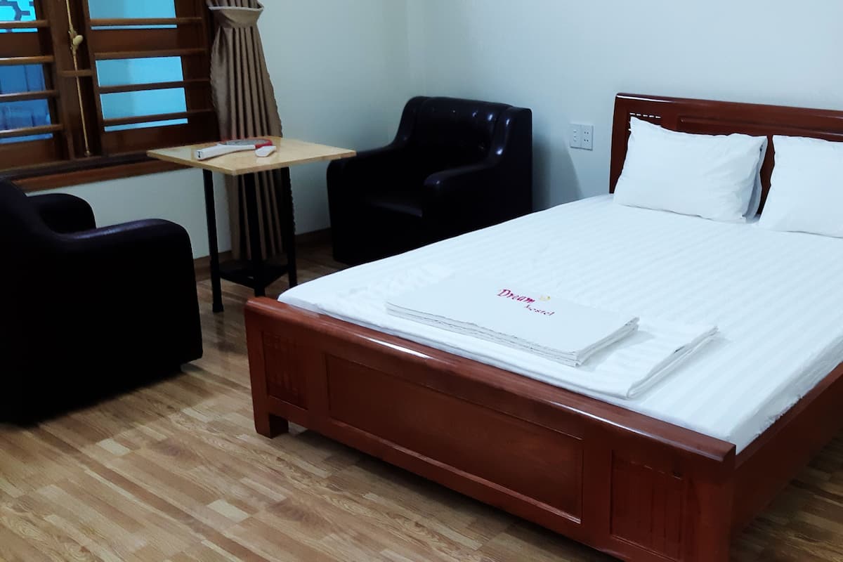 Quarto casal, banheiro privativo | Cofres nos quartos, Wi-Fi de cortesia