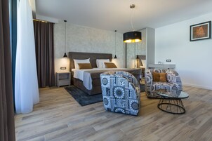 Quarto casal superluxo, 1 cama King | 1 quarto, lençóis italianos Frette, roupas de cama premium, frigobar