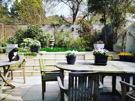 Quarto conforto, 1 cama King, vista para o jardim | Vista para o jardim