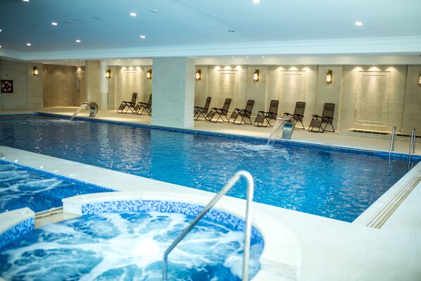 Banheira de hidromassagem interior