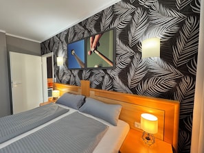 Escrivaninha, berços grátis, camas extras/dobráveis (sobretaxa)