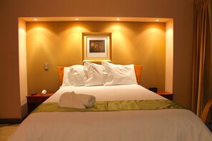 Estúdio Deluxe, 1 cama de casal, não fumadores | Cofre com capacidade para portátil, com decoração personalizada