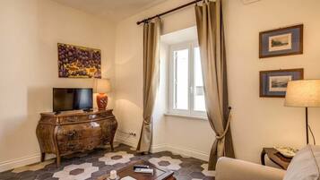 Apartamento, 1 quarto | Sala de estar | TV de ecrã plano