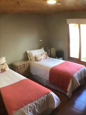 Cabana luxo, 2 quartos, vista para o jardim | 2 quartos, cortinas blackout, quartos à prova de som, roupa de cama