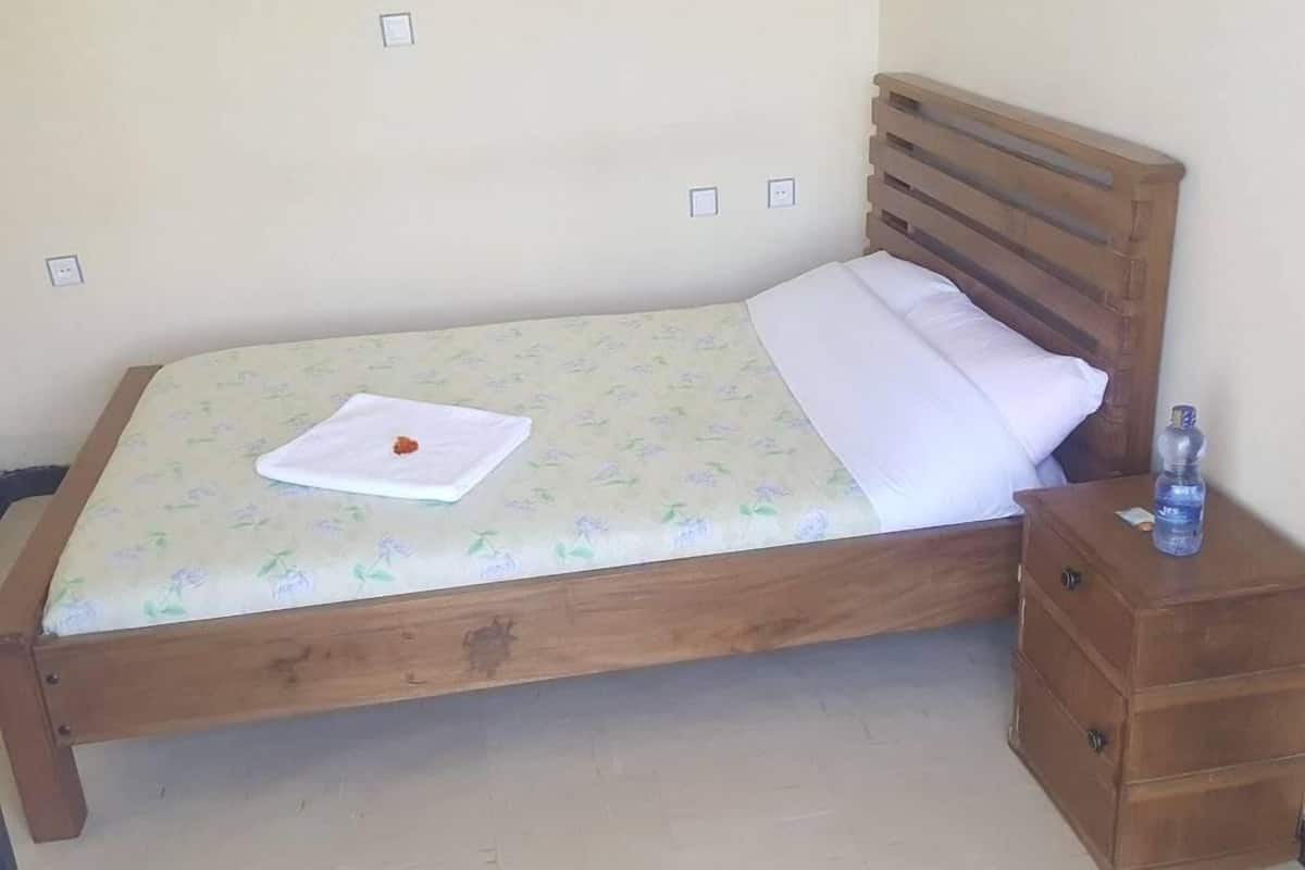Quarto, 1 cama de solteiro grande, para não fumantes | Cofres nos quartos, cortinas blackout, quartos à prova de som