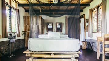 Casa Deluxe, varanda, vista para a montanha | Cofre no quarto, com decoração personalizada