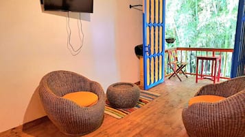 Quarto Familiar, várias camas, vista para o jardim | Roupa de alta qualidade, edredões de penas