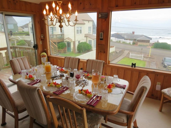 Breyhouse B&b Inn - Lincoln City, OR