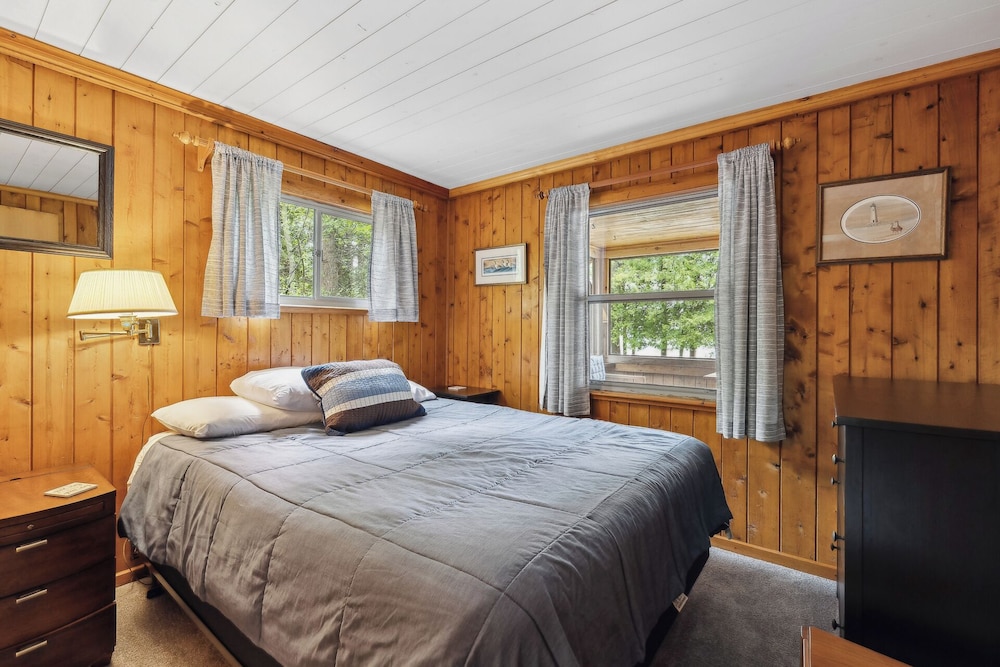 Charming Retro Cabin- Waterfront And Screened In Porch- Nostalgic! - Sturgeon Bay, WI