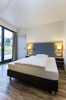 Quarto solteiro | Frigobar, cofres nos quartos, escrivaninha, cortinas blackout