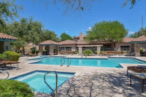 Luxury Condo Desert Ridge Area. 15 min to Phx Open Golf. 25 min to ...