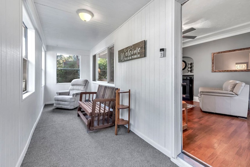 Welcome Home (+ Your Pup) Msu 2 Mi - Michigan