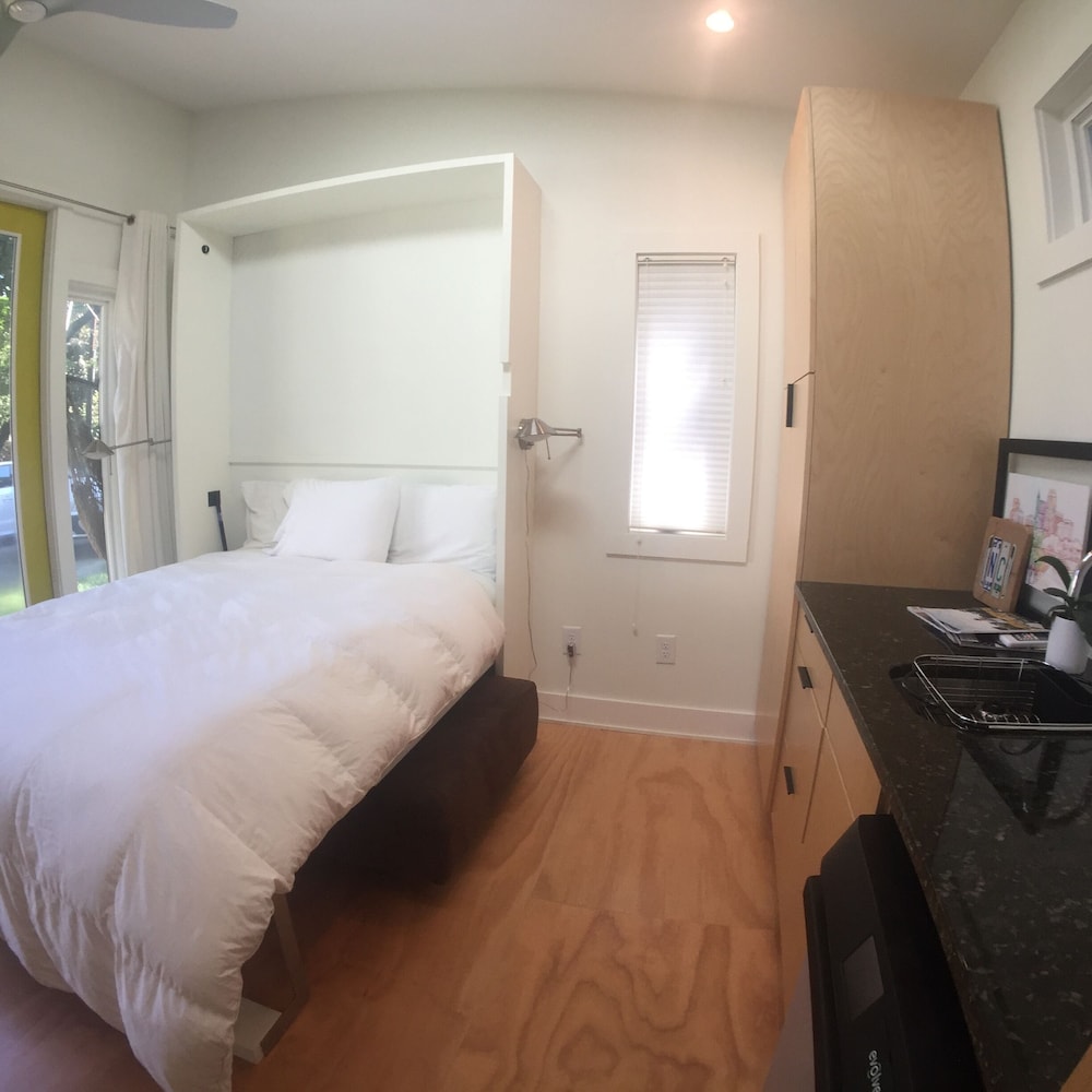 Modern Backyard Studio - Raleigh