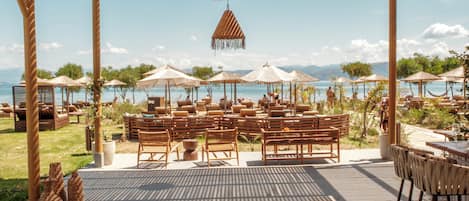 Praia particular, bar na praia