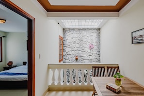 Quarto Deluxe, varanda | Refeições no quarto