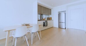 Apartamento, 2 quartos | Refeições no quarto