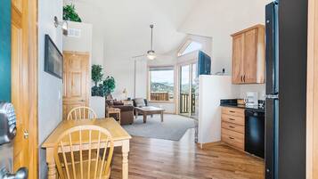 Apartamento em Condomínio Fechado, 2 quartos | Restaurantes