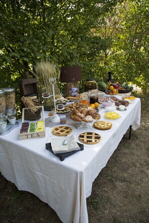 Pequeno-almoço tipo buffet diário incluído 