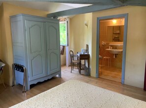 Quarto Comfort, vista para a montanha | Wi-fi grátis, roupa de cama fornecida 