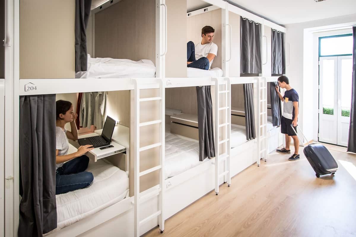 Dormitório Partilhado Deluxe, apenas para homens, casa de banho partilhada | Cortinas/cortinados opacos, ferro/tábua de engomar, Wi-fi grátis 