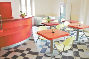Café da manhã continental todos os dias mediante uma taxa