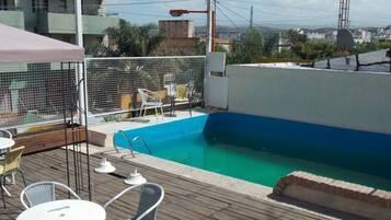 2 piscinas exteriores, espreguiçadeiras