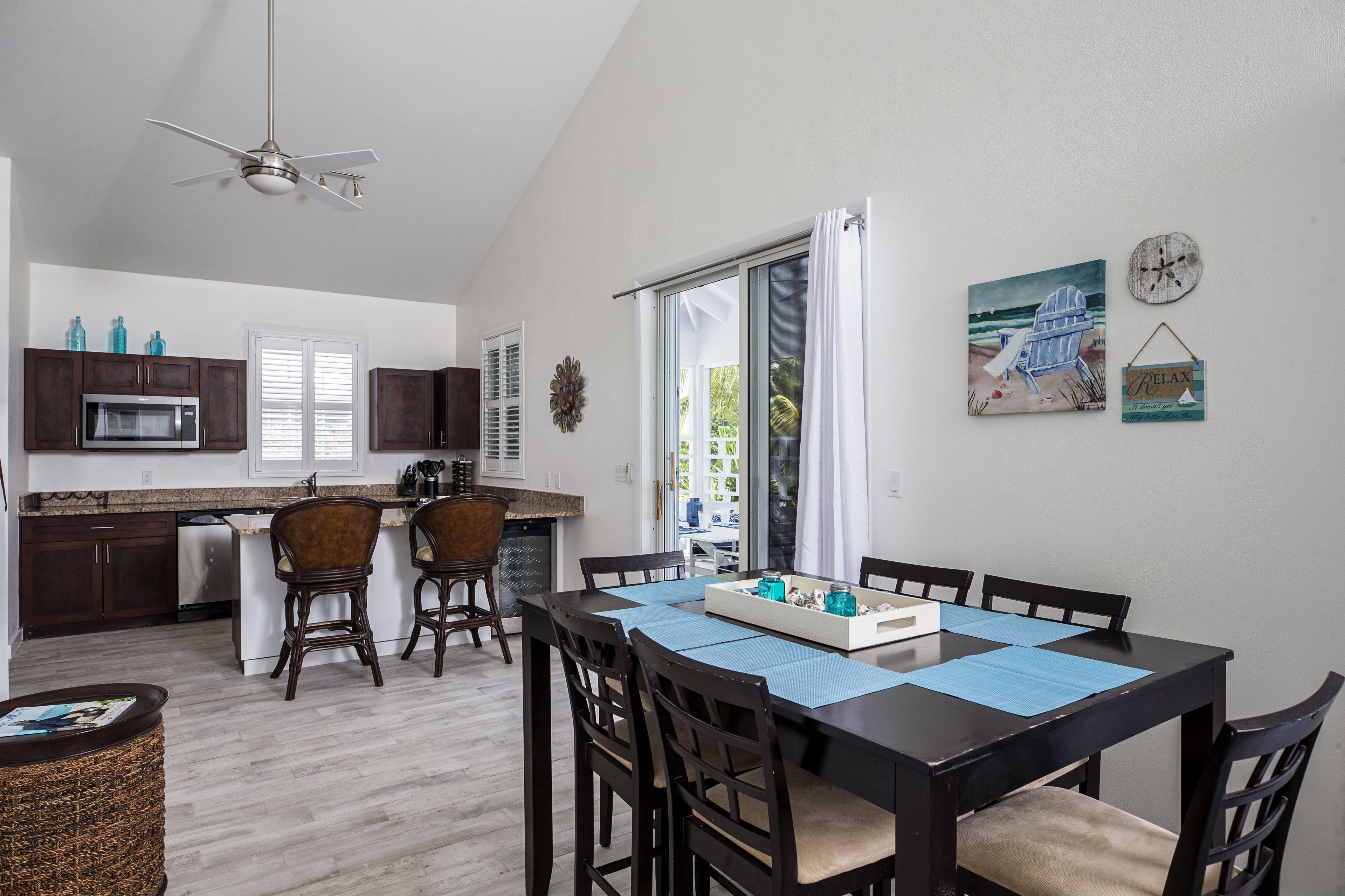 Villa, 3 quartos, piscina privativa | Cozinha privada | Um frigorífico/congelador grande, um micro-ondas, um forno 