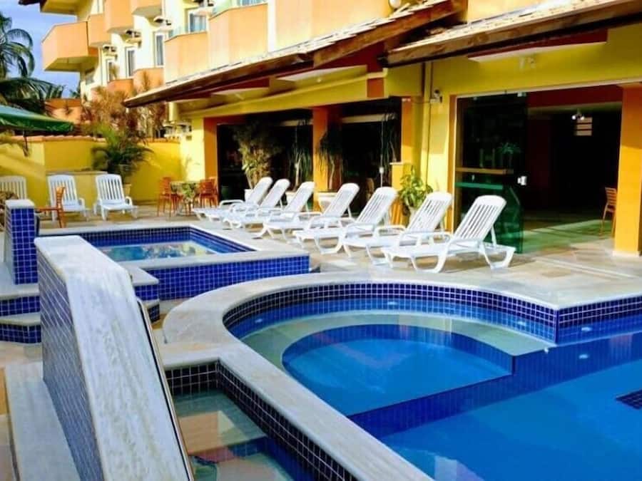 Piscina interior, piscina exterior, espreguiçadeiras