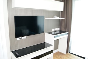 1 Bedroom Condo | Área de estar | TV de tela plana