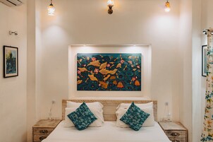 Quarto casal luxo | Individualmente mobiliados, Wi-Fi de cortesia, roupa de cama