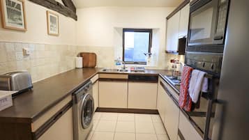 Casa de Campo | Cozinha privada | Um frigorífico, uma máquina de lavar louça, uma chaleira elétrica
