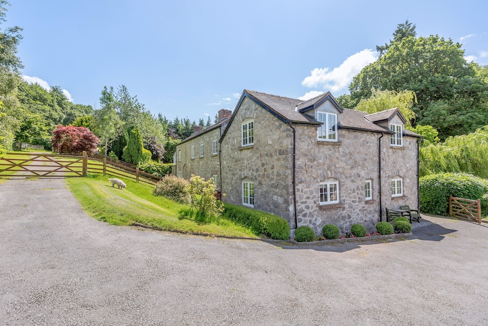 Distyll - Ruthin
