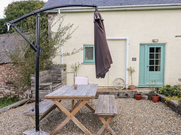 Beekeeper's Cottage - Pembrokeshire