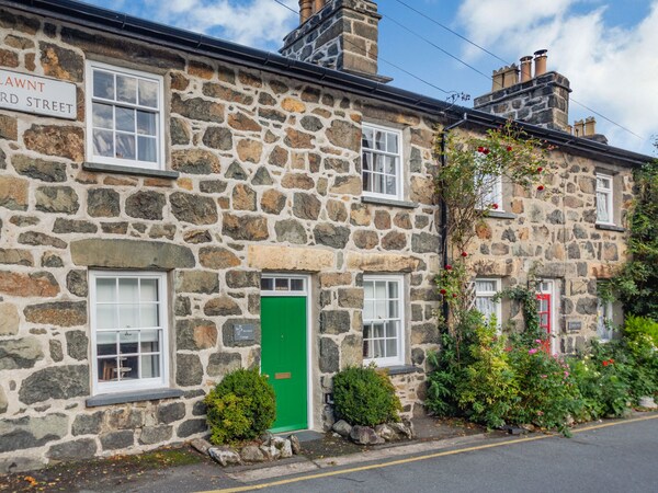 Bro Dawel - Dolgellau