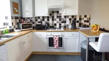 Casa de campo | Cozinha privada | Cadeirão de bebê, talheres/pratos/utensílios de cozinha